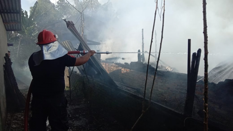 Rumah di Desa Kalang Simbara Sidikalang Hangus Terbakar - Karo - Dairi ...