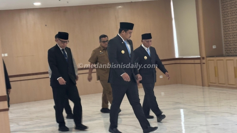 Bobby Nasution Lantik Alexander Sinulingga Jadi Kadis Pendidikan Sumut ...